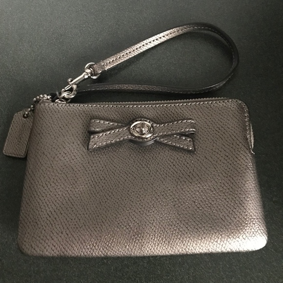 Coach | Bags | Coach Turnlock Bow Leather Silvergunmetal Wristlet Mini ...